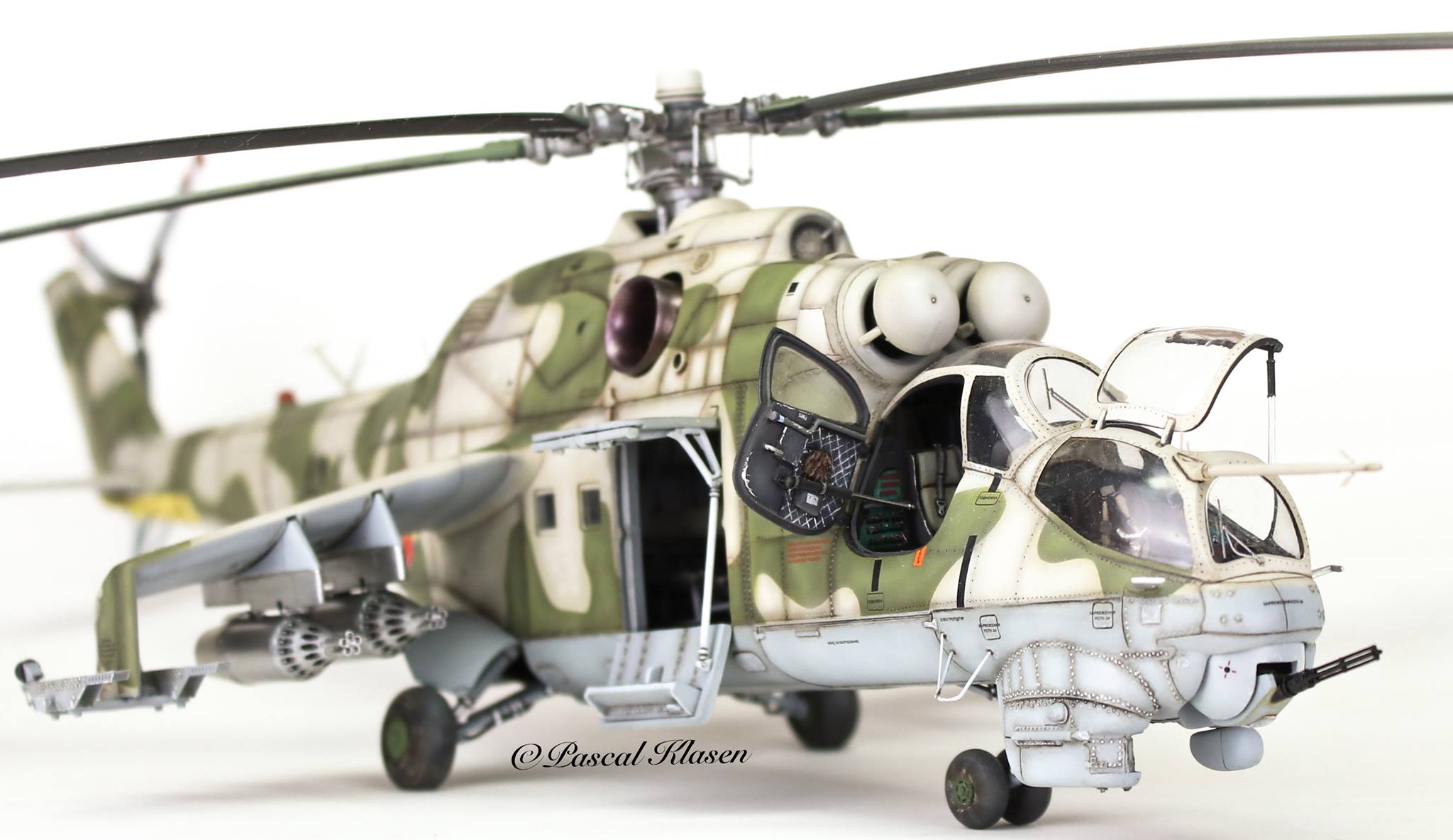 Mil Mi-24D - Model Aces