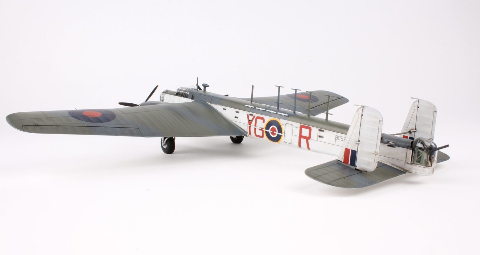 Armstrong Whitworth Whitley GR. MK.VII. - Model Aces