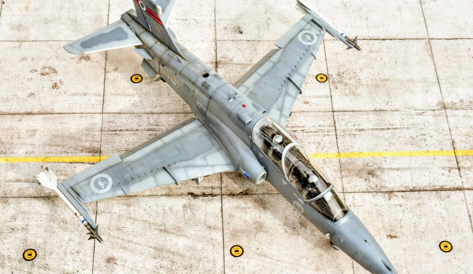 Hawk 127 - Model Aces