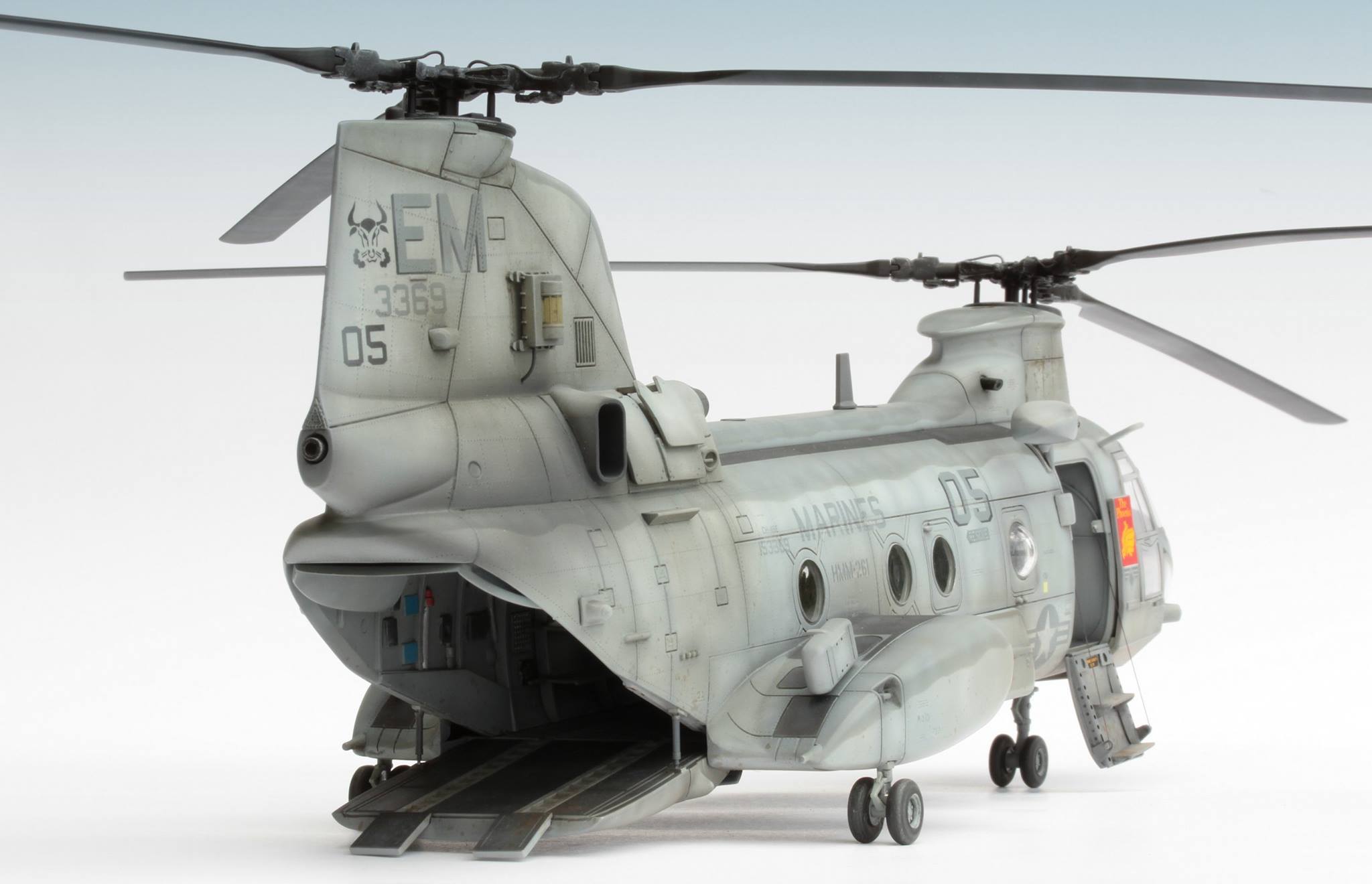 Boeing Vertol CH-46E Sea Knight - Model Aces