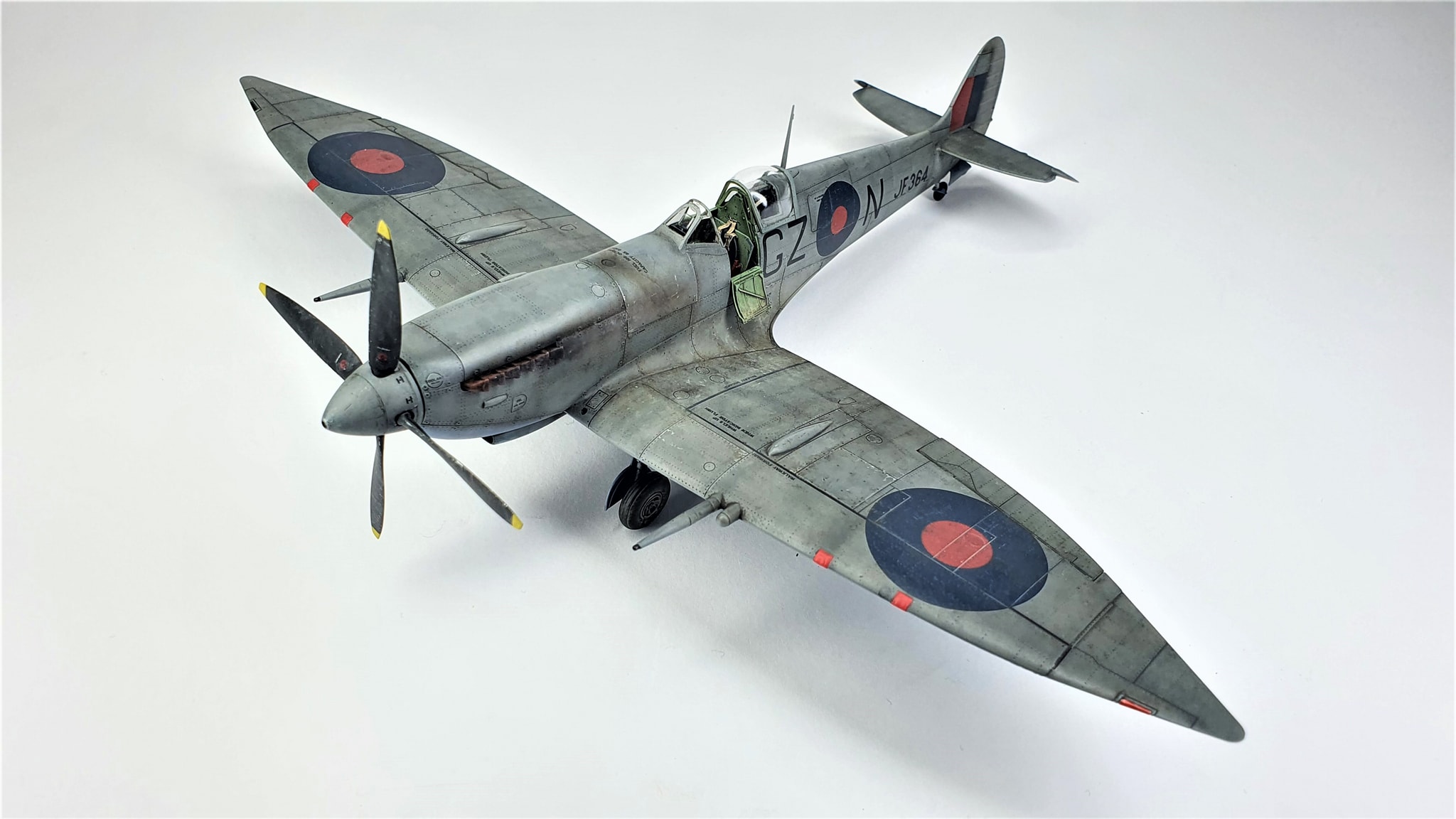 Spitfire Mk. VIII HF - Model Aces