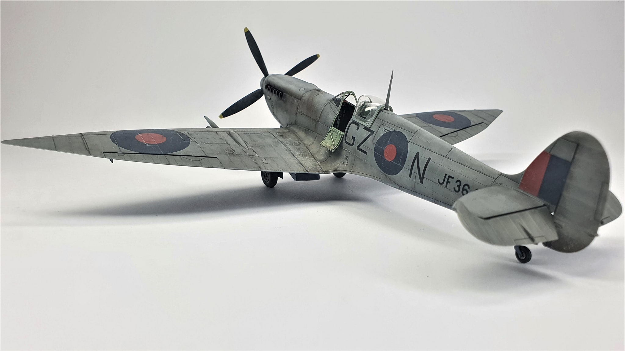 Spitfire Mk. VIII HF - Model Aces